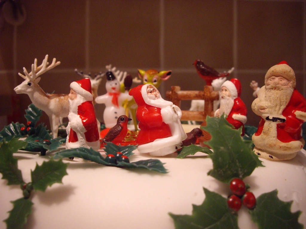 Kitsch Christmas Cake - Hello! Hooray!